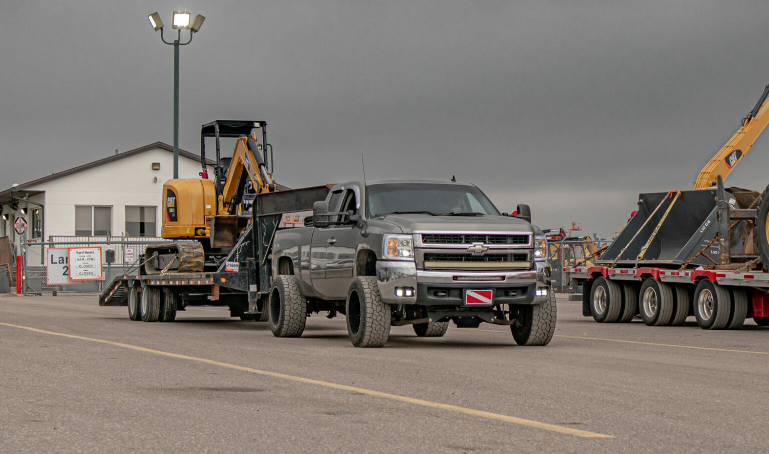Hot Shot Trailer Size Guide: CDL Vs Non-CDL | VeriTread