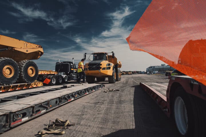 8 Tips On How To Load And Transport Heavy Equipment