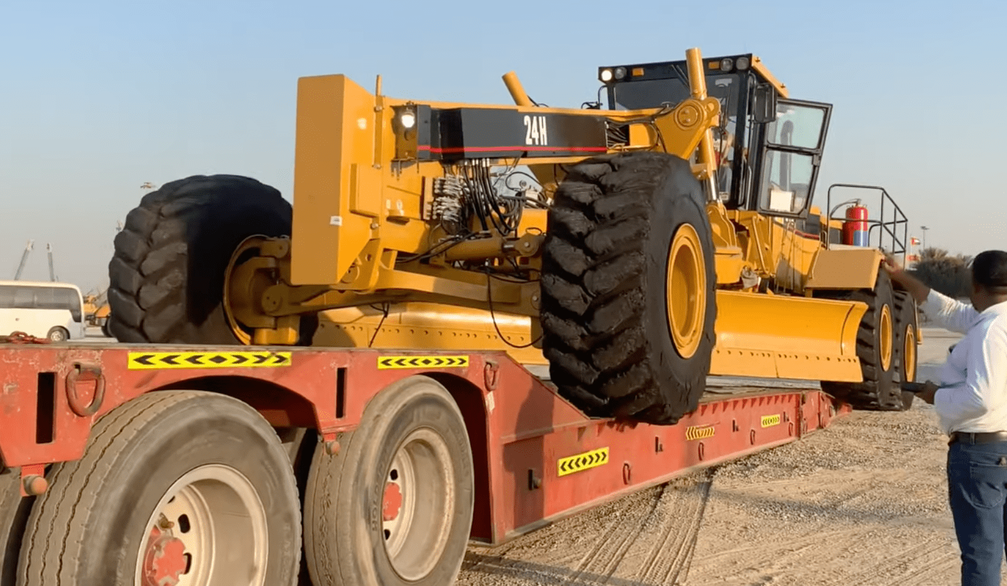 Why Transporting A Motor Grader Requires Special Care - VeriTread